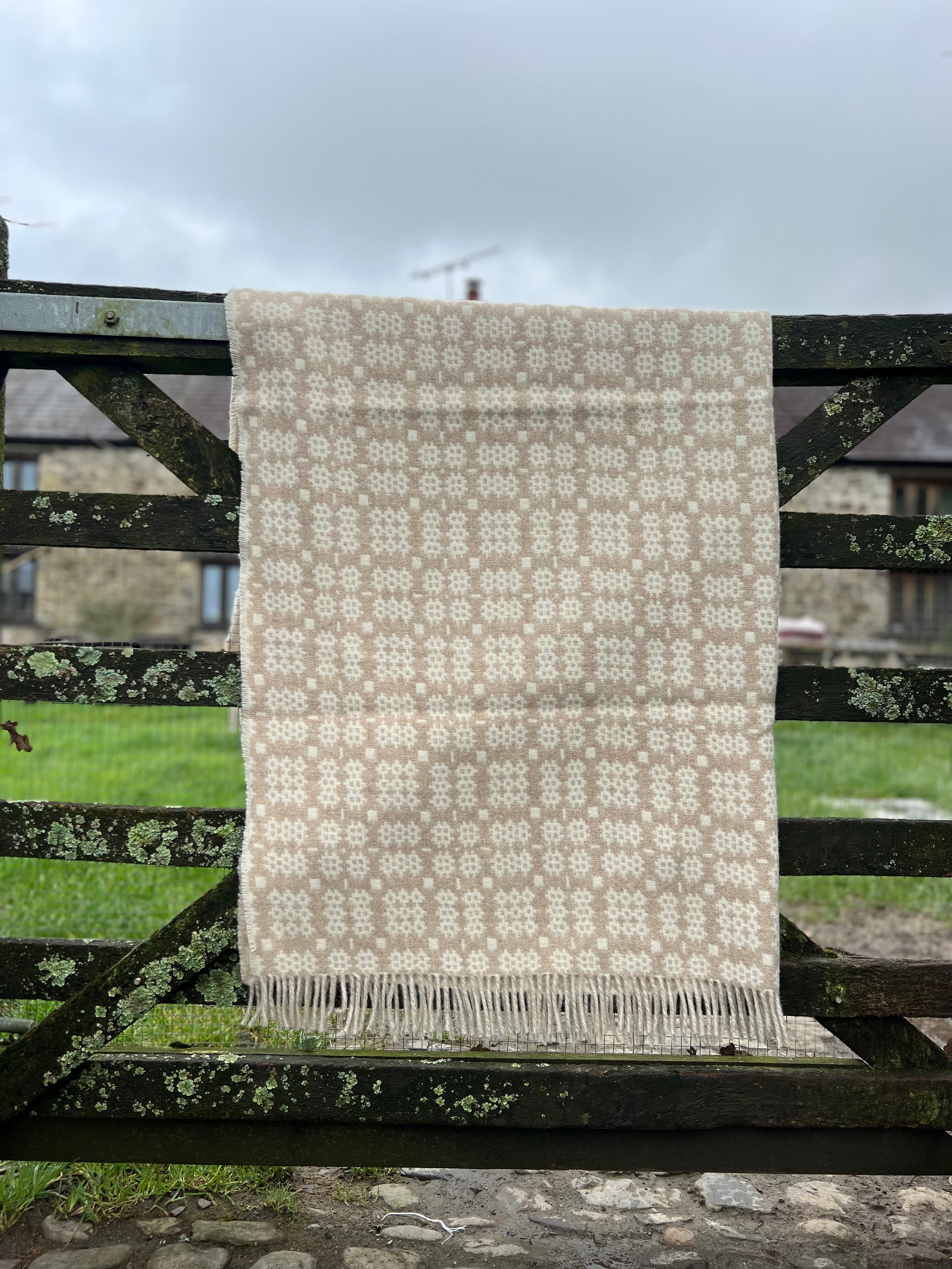 Welsh Tapestry Throw - Gwrid & Gwyn – Welsh Tweed