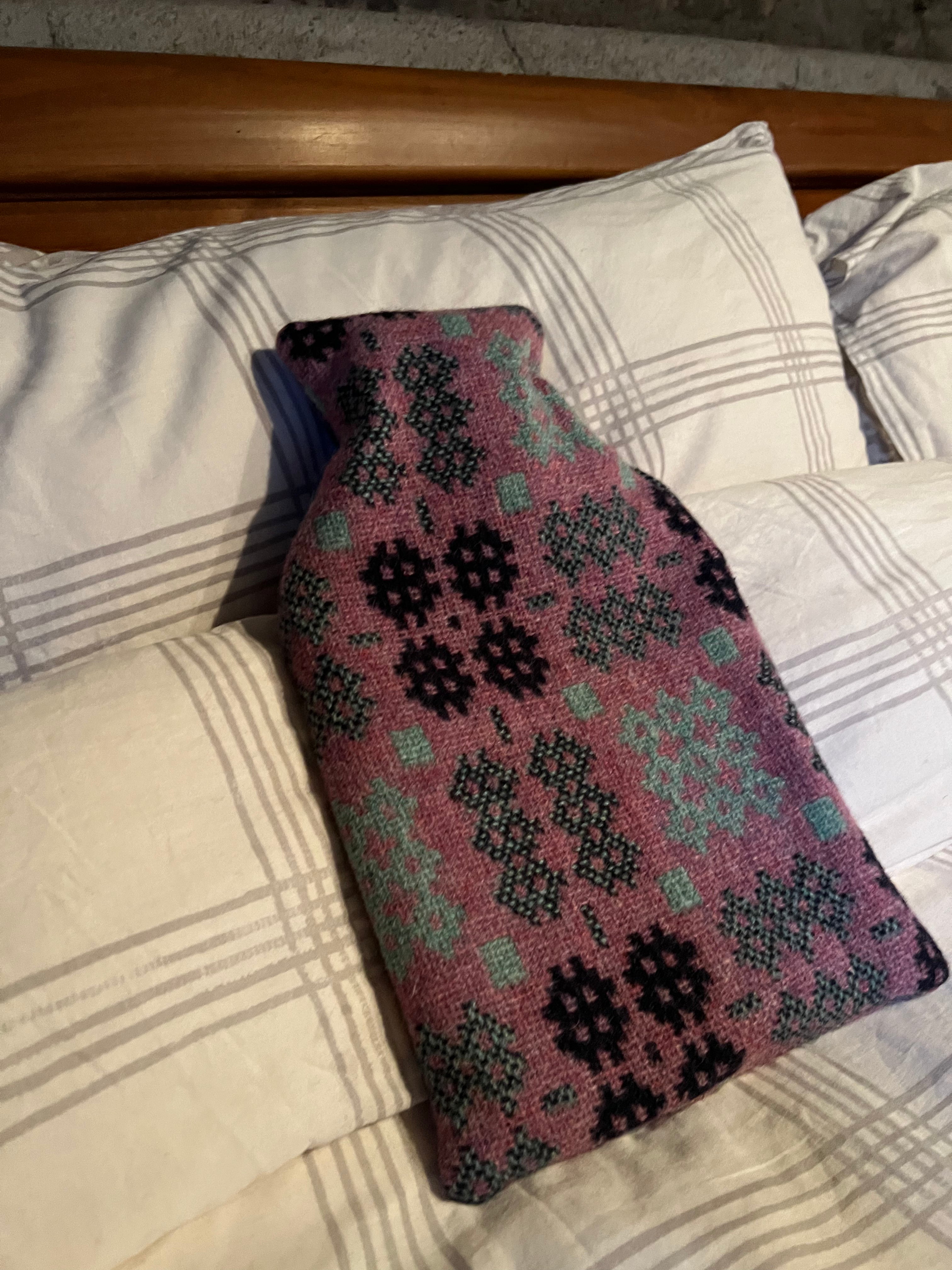 Welsh Tapestry Hot Water Bottle Cover – Pinc, Glas & Du – Welsh Tweed